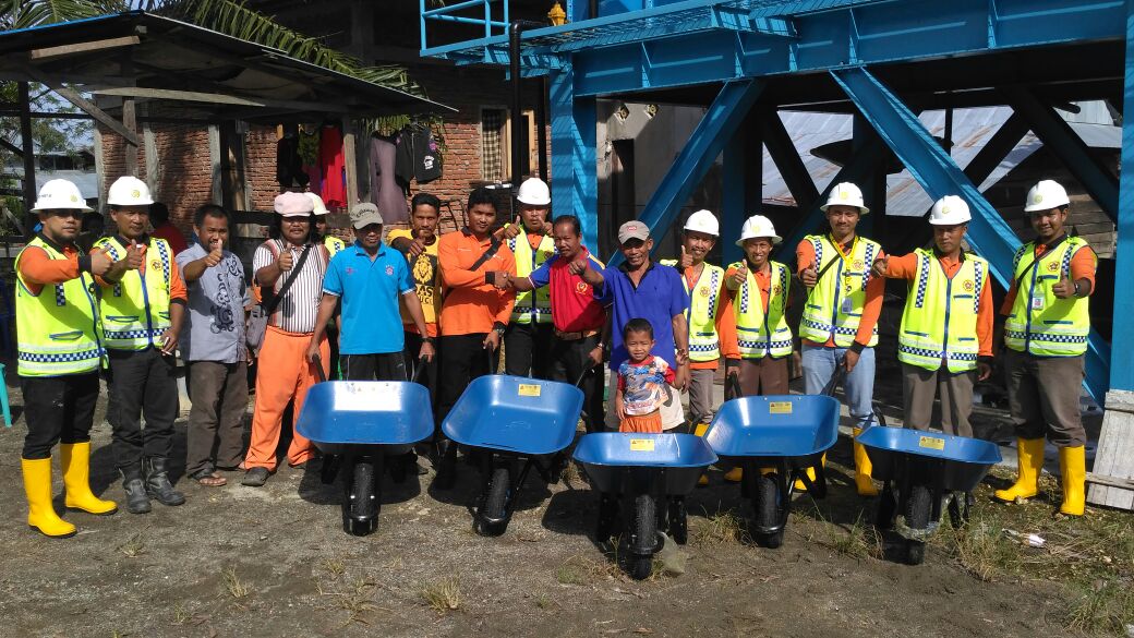 PT Surya Lestari 1 Serahkan 93 Angkong Ke Petani Sawit - 8enam.com PT Surya Lestari 1 Serahkan 93 Angkong Ke Petani Sawit - 8enam.com